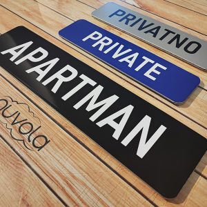 Natpisne ploče table ulaz